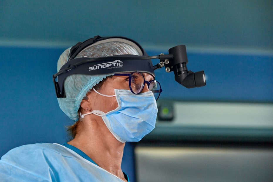 How Surgical Headlights With Cameras Enhance Operating Precision